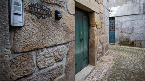 Casa, 4 quartos, para fumantes, sacada | Detalhe da fachada