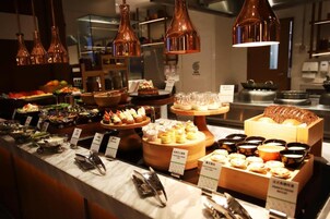 Pequeno-almoço tipo buffet diário mediante uma taxa 