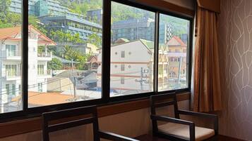 Quarto, vista para a montanha | Escrivaninha