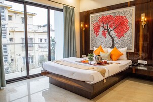 Quarto Duplo ou Twin Superior | Cofre no quarto, secretária 