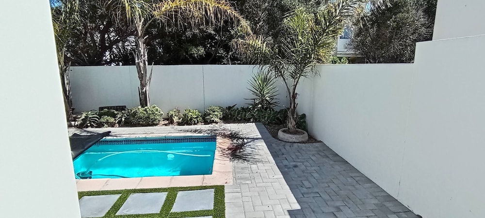 Relax In Style At La Kruger Blue, Langebaan's Premier Holiday Home - ランゲバーン