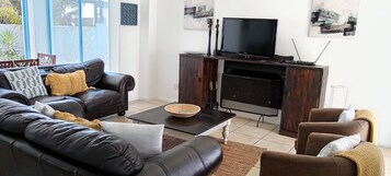 Casa, 4 quartos, fumadores, piscina privativa | Sala