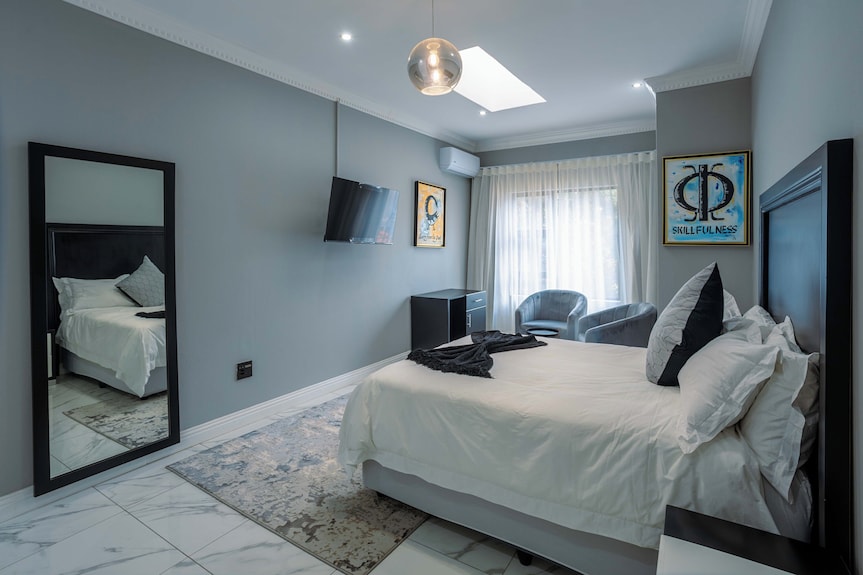 Serene Hotel With Outdoor Pool & Inclusive Breakfast In Tranquil Northcliff. - Randburg