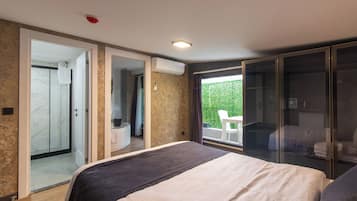 Quarto Deluxe, banheira de hidromassagem grande | Roupa de alta qualidade, secretária
