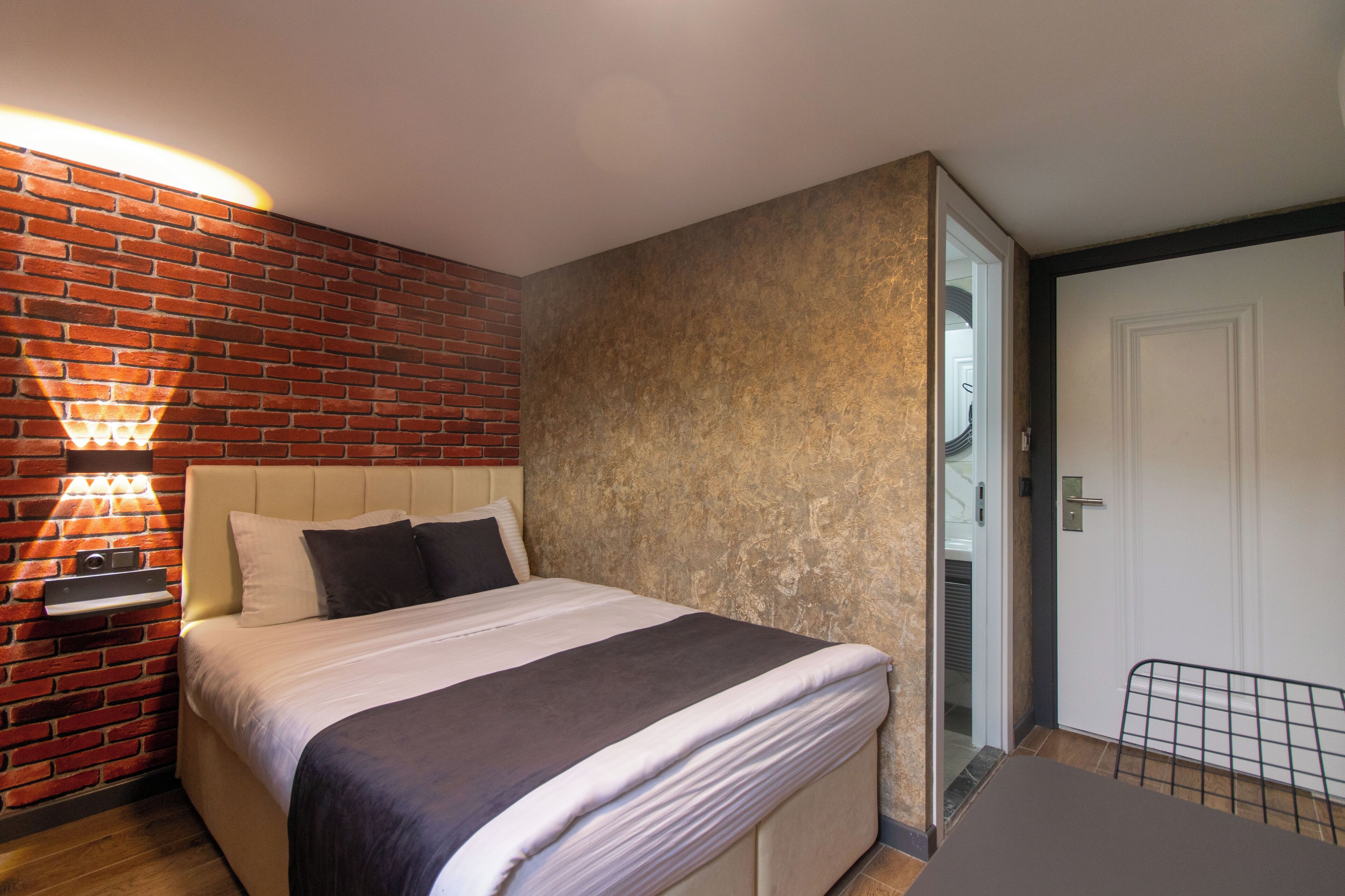 Quarto Económico, varanda | Roupa de alta qualidade, secretária 