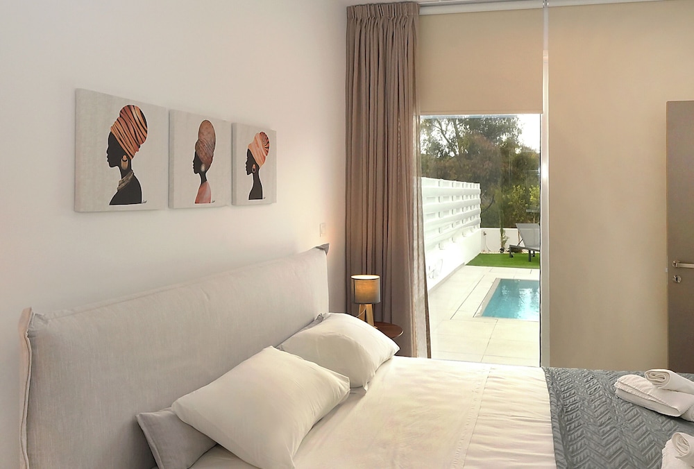 Sun & Moon Luxury 4-bedroom Villa - Nissi Beach