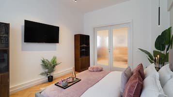 Apartamento | 3 quartos, escrivaninha