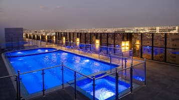 2 piscinas exteriores