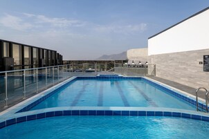 2 piscinas externas
