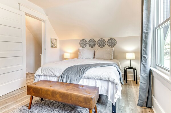 距市中心印第3英里：宠物友好之家带后院！ - Crows Nest