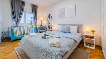 Apartamento família, 1 quarto, ar-condicionado (Peaceful Nest In City Center) | 1 quarto, escrivaninha, Wi-Fi