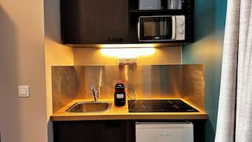 Apartamento Familiar | Cozinha privada | Minifrigorífico, um micro-ondas, uma placa de cozinha