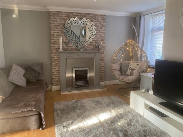 Welsh Retreat With Stunning Views, Sleeps Upto 4 - South Wales