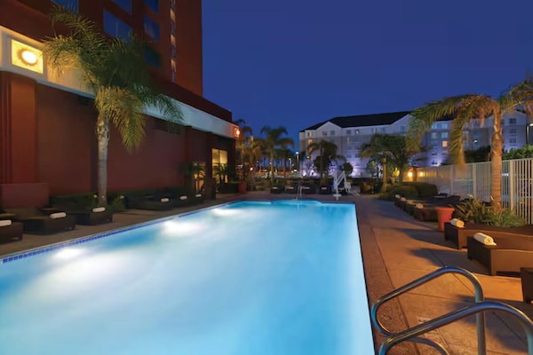 Embassy Suites Anaheim South: Pool, Suites & Family-friendly Fun - Anaheim, CA