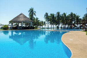 3 piscinas exteriores 