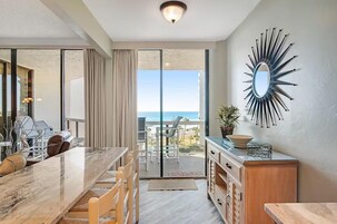 Apartamento em Condomínio Fechado, várias camas (Surfside Resort #404) | Interior