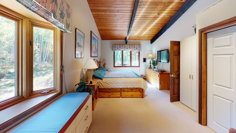 Historic home in Edwards nestled along Lake Creek - Edwards | Vrbo