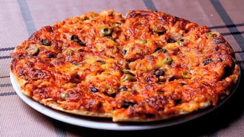 Quarto Duplo ou Twin, varanda, Vista para a cidade | Cozinha privada | Minifrigorífico, um forno, uma placa de cozinha, utensílios de cozinha