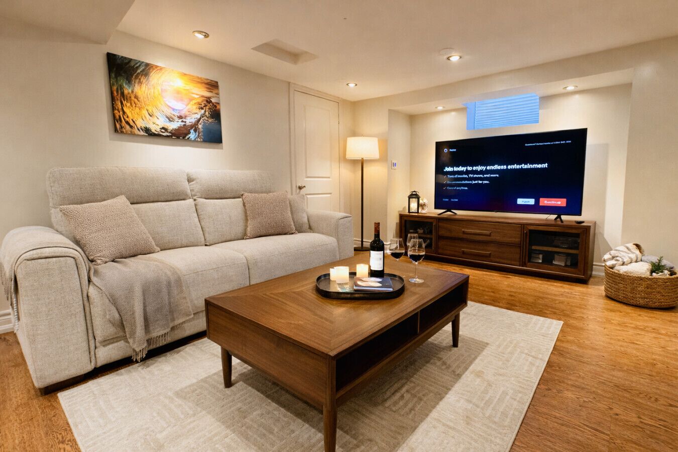 Pearson In 15 Minutes · Private Entrance · Full Kitchen · Sleeps 4 - Brampton