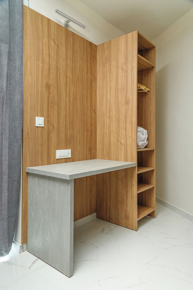 Anele Luxury Suites - 하니아