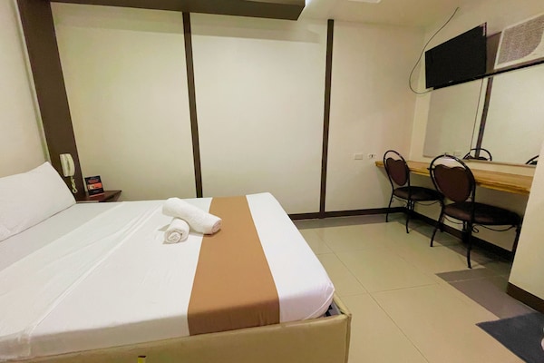 Hidden Key Inn Tarlac - Capas