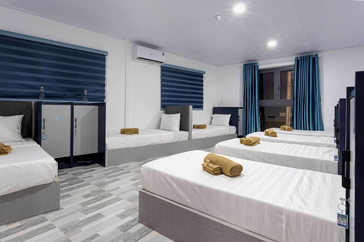 Dormitório Partilhado Básico, várias camas, vista para o pátio, junto à praia | 1 quarto, quartos insonorizados, Wi-fi grátis, roupa de cama fornecida