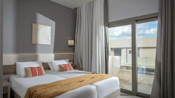 Suite Deluxe, 2 quartos, vista para o mar | 2 quartos, cofre com capacidade para portátil