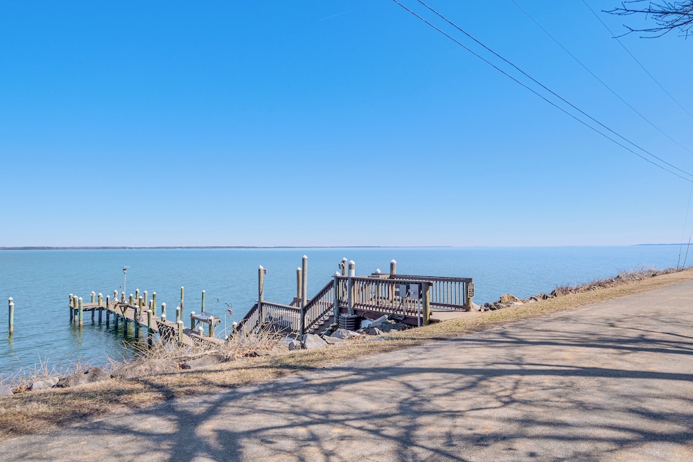 1 Mi To Colonial Beach Boardwalk: Home W/ Fire Pit - Colonial Beach, VA