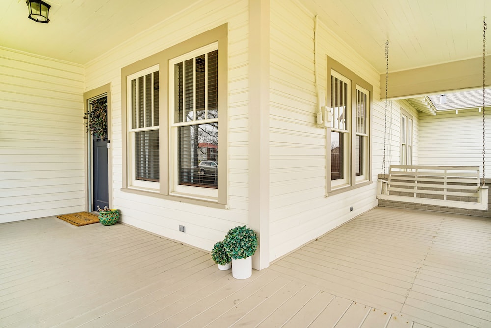 Family Home W/ Deck & Yard In Lake Charles - Lake Charles, LA