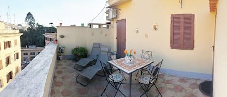 Apartamento em Condomínio Fechado, Vista para a cidade | Terraço/pátio interior
