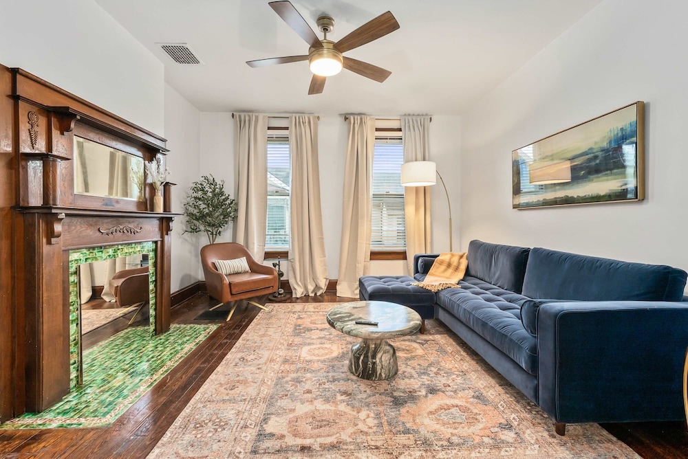 German Charm Suites Sleeps 8! - Grove City, OH