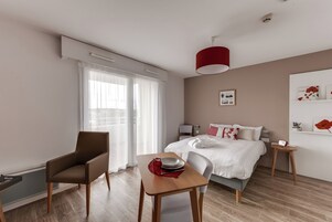 Estúdio | Quartos à prova de som, Wi-Fi de cortesia, roupa de cama