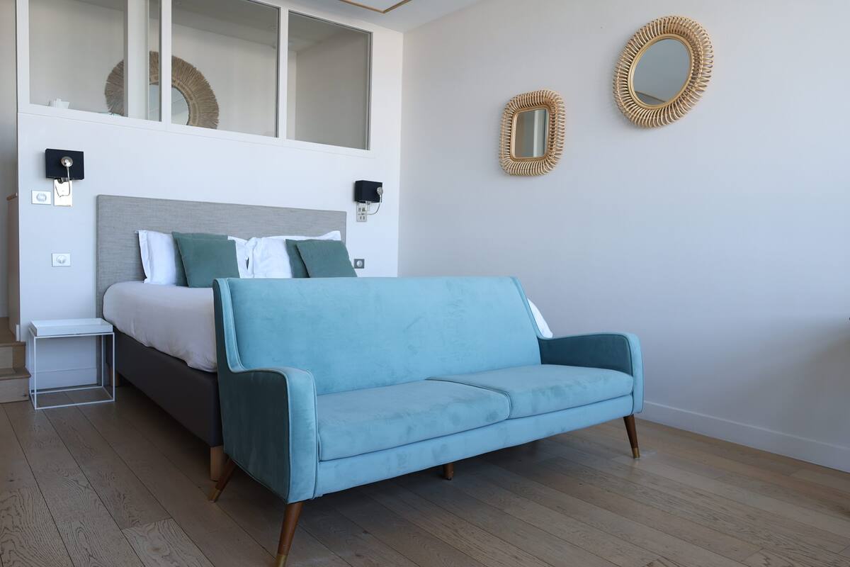 Suite Deluxe, vista para o porto | 1 quarto, roupa de alta qualidade, secretária 
