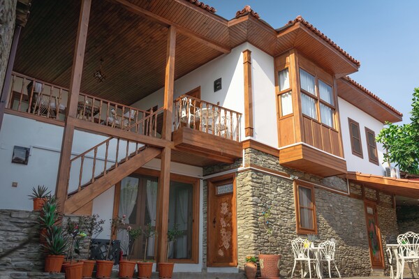 Flora Birgi Taş Konak - Manisa