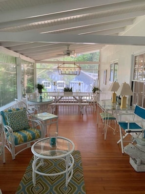 Casa de campo, várias camas, varanda, vista para o jardim | 5 quartos, individualmente decorados, individualmente mobiliados