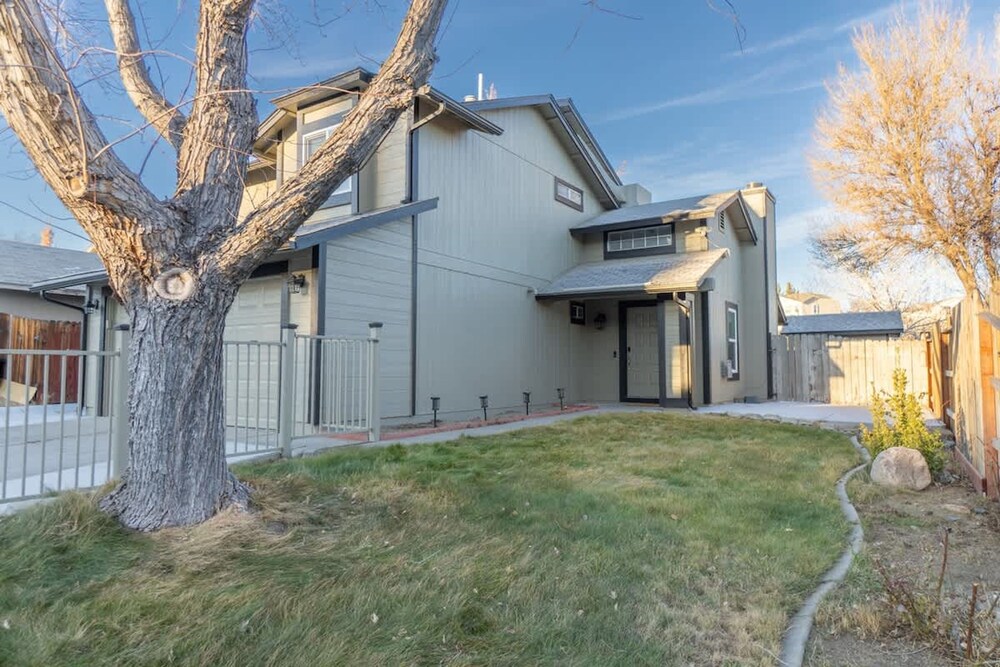 Modern 3-bedroom Escape In Northwest Reno - Reno, NV