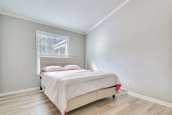 8 Mi To Jordan Lake: Spacious New Hill Home - Cary, NC