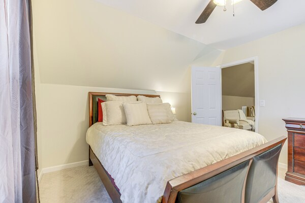 Hike, Golf & Boat: Wake Forest Home W/ Yard - Wake Forest