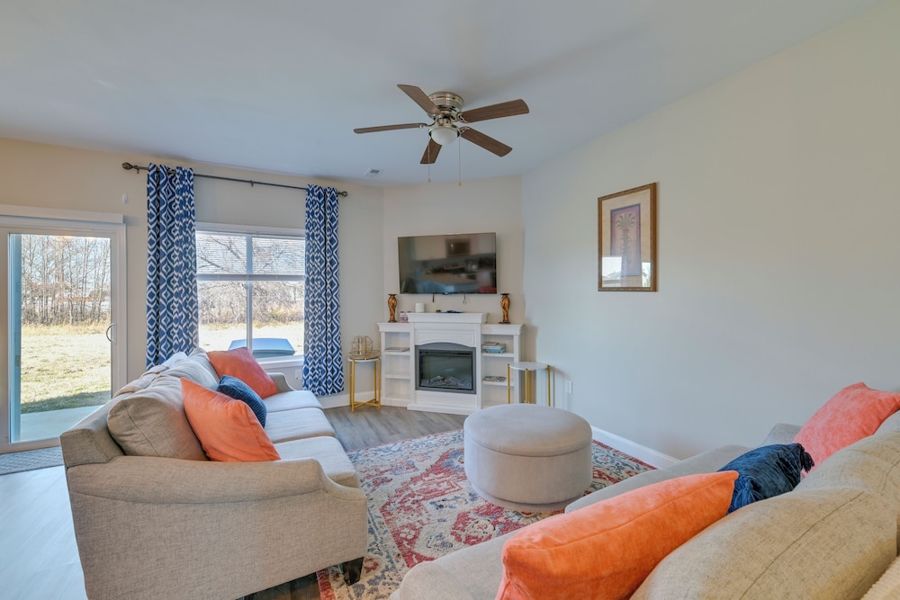 6 Mi To Pnc Music Pavilion: Concord Townhome - Harrisburg, NC