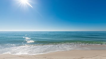 Apartamento em Condomínio Fechado, 1 quarto | Praia | Na praia