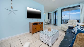 Apartamento em Condomínio Fechado, 1 quarto | Sala de estar | Leitor de DVD