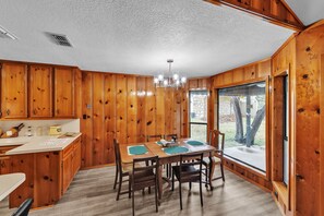 Casa, 3 quartos | Restaurantes