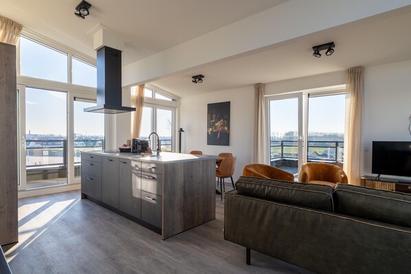 Apartamento | Cozinha privada | Uma cadeira de bebé