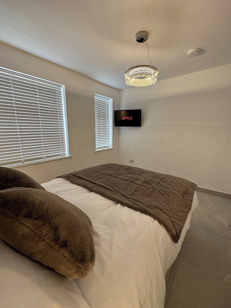 Tranquil & Modern Seafront Gem-Sea facing balcony - Blackpool | Vrbo