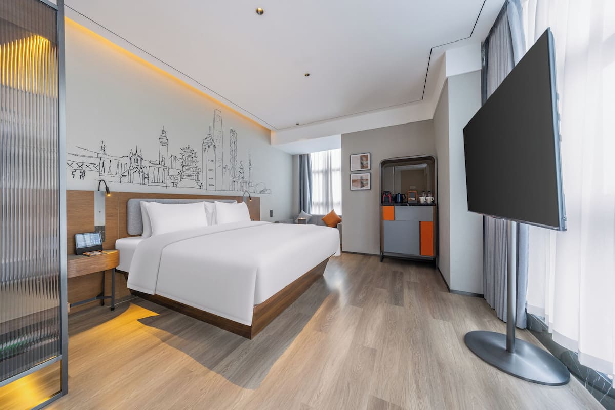 Quarto Duplo Superior, Vista para a cidade | Secretária adequada para computadores portáteis, ferro/tábua de engomar