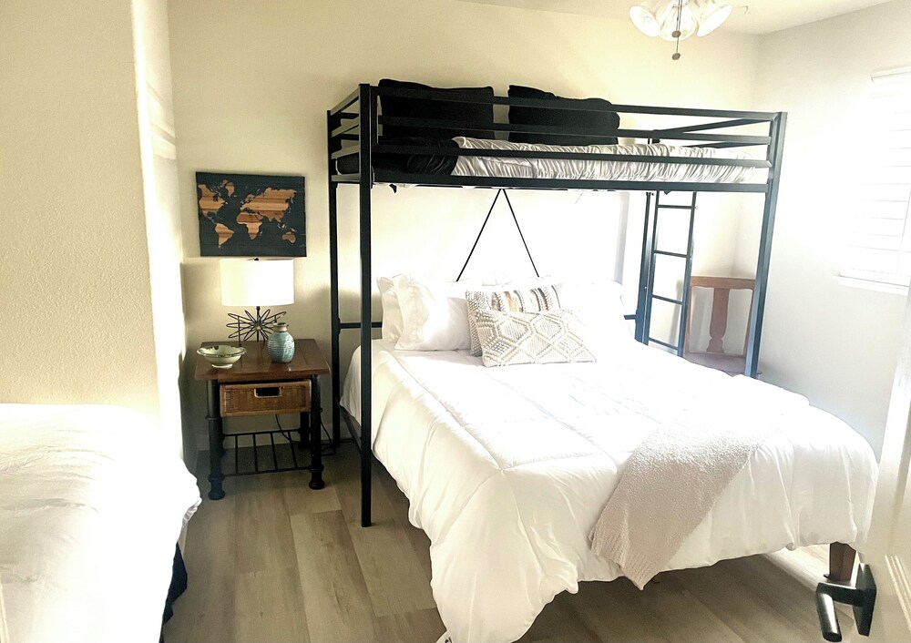 California Tropical Refuge with Pool and Hot Tub accommodating large ...