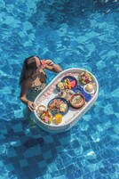 Pequeno-almoço tipo buffet diário (135000 IDR por pessoa) 