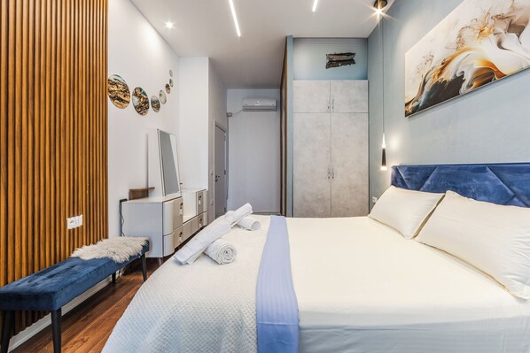 Apartamento Deluxe, vista para a marina | 1 quarto, cortinas/cortinados opacos, ferro/tábua de engomar