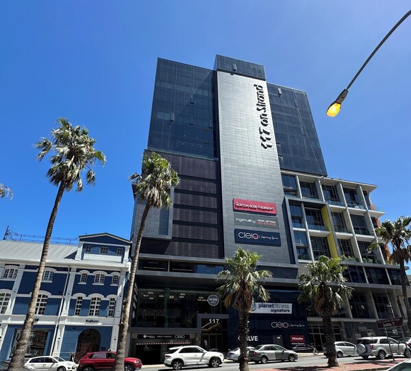 Urban Elephant The Rose - Cape Town