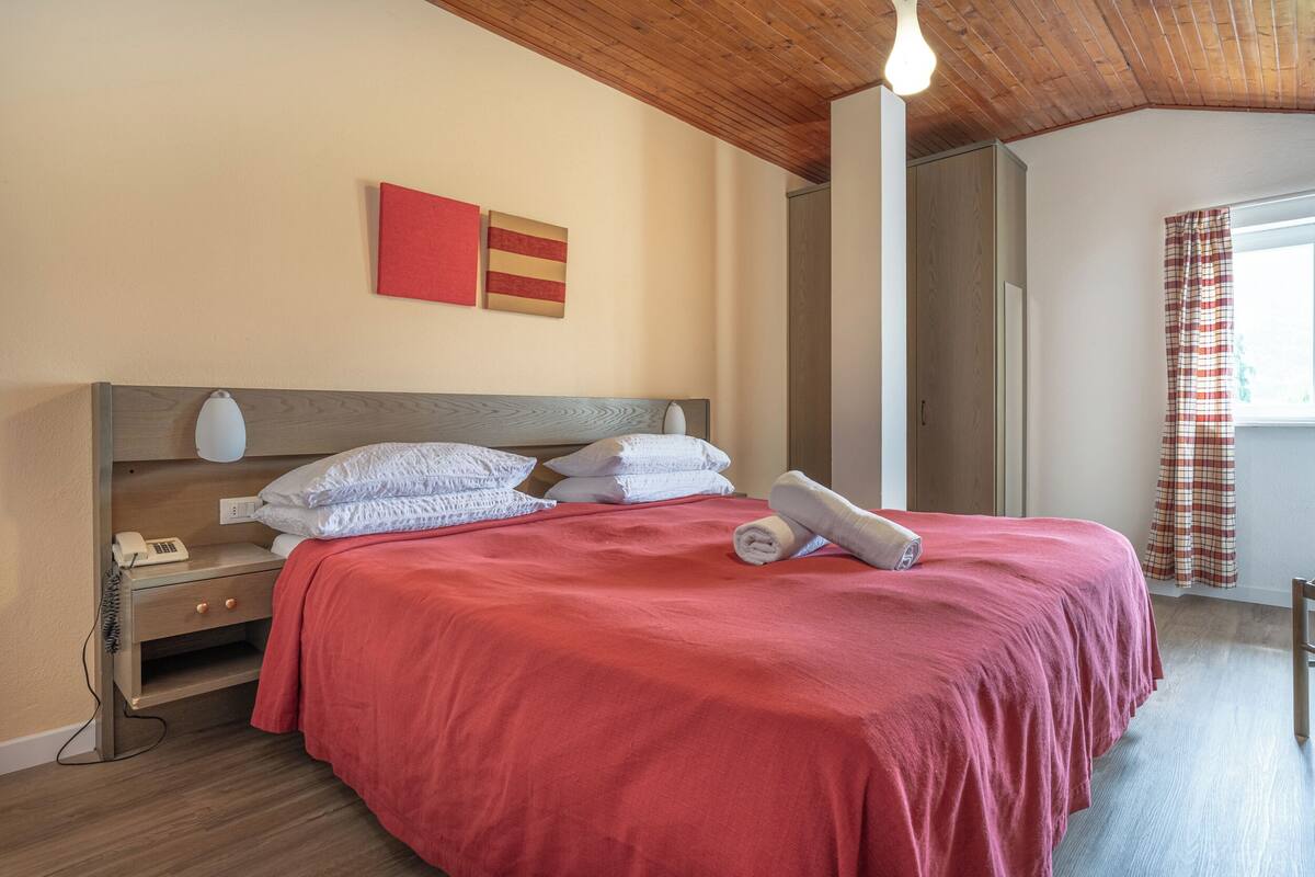 Quarto Duplo ou Twin Standard, vista para o lago | Wi-fi grátis 